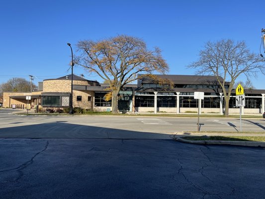 LINCOLNWOOD PUBLIC LIBRARY - Updated January 2026 - 19 Photos & 19 ...