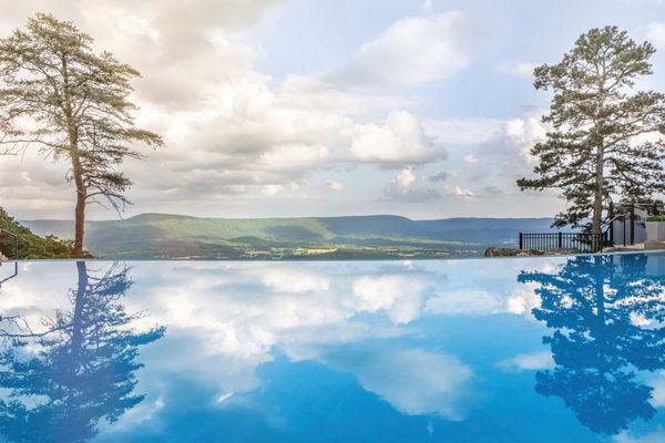 CLOUDLAND AT MCLEMORE RESORT LOOKOUT MOUNTAIN, CURIO BY HILTON ...
