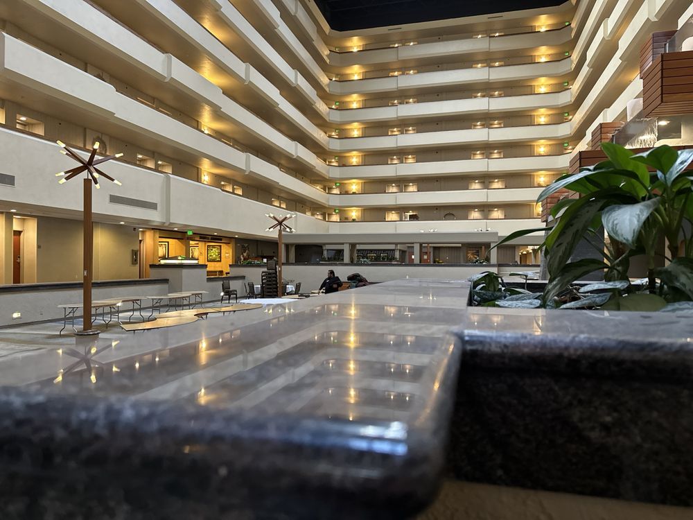 RADISSON HOTEL FRESNO CONFERENCE CENTER - Updated January 2026 - 185 ...