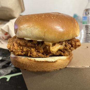 HOT CHICKS HOUSE OF CHICKEN - Updated July 2025 - 32 Photos & 18 ...