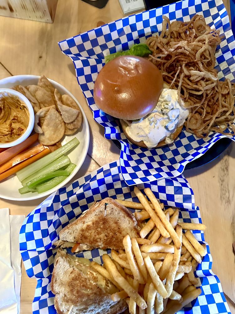 CASTAWAYS BAR & GRILL - Updated December 2025 - 11 Photos & 10 Reviews ...