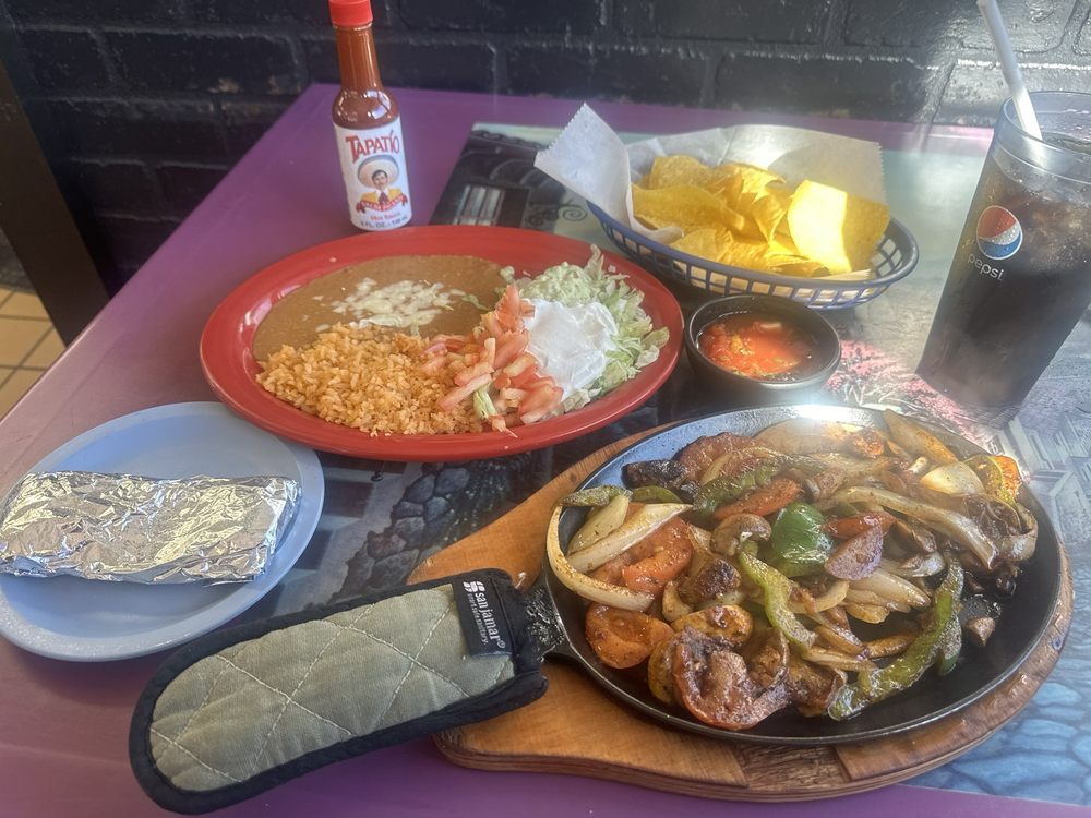 MUCHO SI - Updated September 2024 - 14 Photos & 12 Reviews - 202 East ...