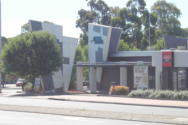 MODBURY HOTEL - Updated October 2025 - 11 Reviews - 989 N East Rd ...