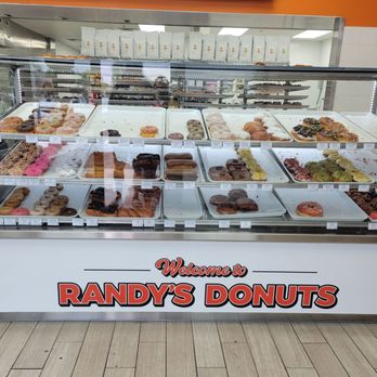 RANDY’S DONUTS - Updated December 2025 - 52 Photos & 57 Reviews - 4935 ...