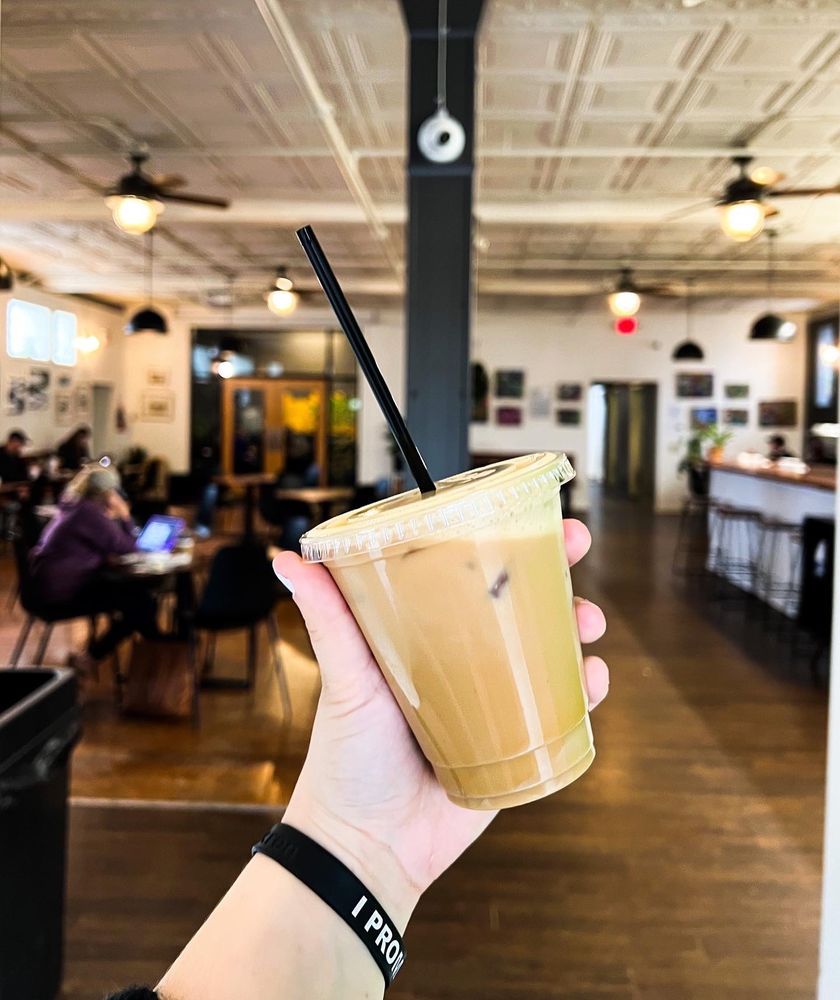 PORCHLIGHT COFFEE CO - 30 Photos & 16 Reviews - 798 Grant St, Akron ...