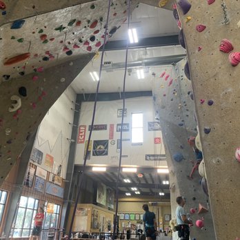 UPPER LIMITS ROCK CLIMBING GYM - MARYLAND HEIGHTS - Updated October ...