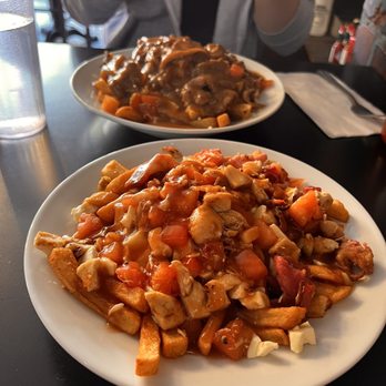 POUTINEVILLE - 634 Photos & 602 Reviews - 1365 Rue Ontario E, Montréal ...