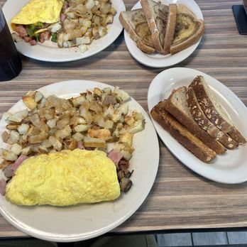 76 DINER - COOPERSVILLE - Updated September 2025 - 80 Photos & 21 ...