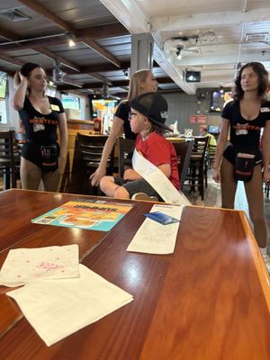 HOOTERS - Updated December 2024 - 44 Photos & 121 Reviews - 10133 North ...