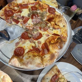 UNIVERSAL PIZZA - Updated May 2025 - 14 Reviews - 2226 N Charles G ...