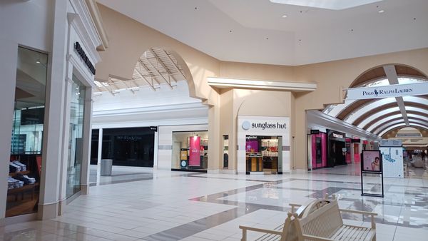 FASHION OUTLETS OF NIAGARA FALLS USA - Updated February 2026 - 282 ...