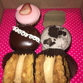 SMALLCAKES CUPCAKERY AND CREAMERY - 211 Photos & 214 Reviews - 5999 ...