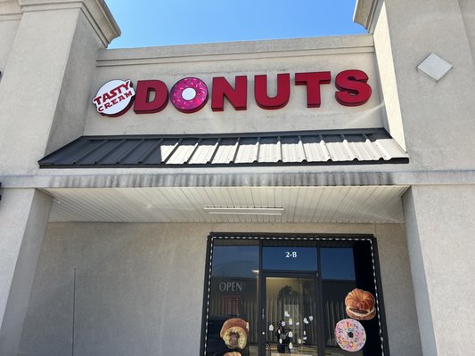 TASTY CREAM DONUTS - Updated December 2025 - 21 Photos & 19 Reviews ...