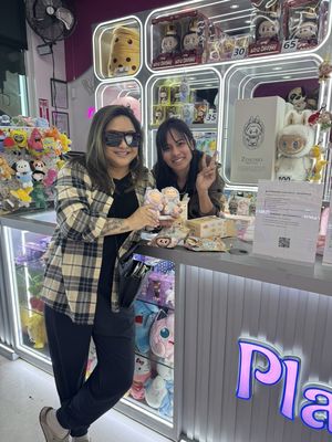 CLAW WORLD - Updated March 2025 - 375 Photos & 260 Reviews - 8665 W ...