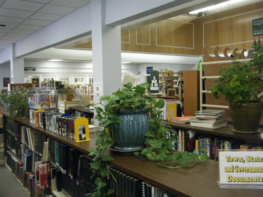 MAURY LOONTJENS MEMORIAL LIBRARY - Updated September 2025 - 17 Photos ...
