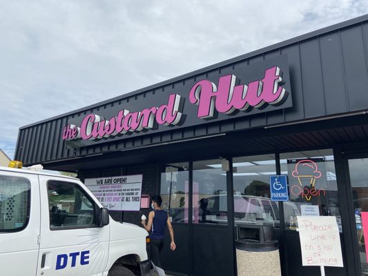 THE CUSTARD HUT - 101 Photos & 142 Reviews - 25947 W Warren St ...