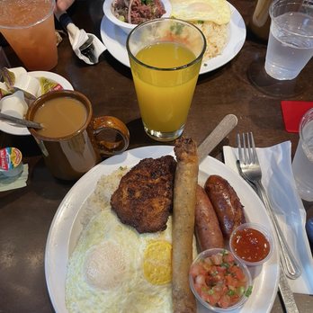 LUDI’S RESTAURANT & LOUNGE - Updated October 2025 - 1577 Photos & 641 ...