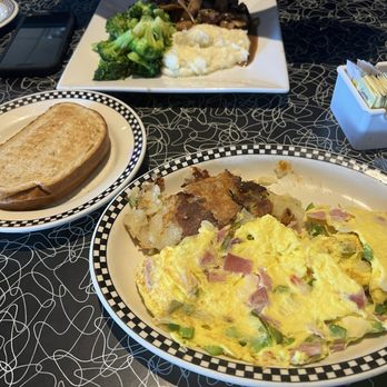 Photos of THE STAMFORD DINER - Updated August 2024 - 233 Photos & 250 ...