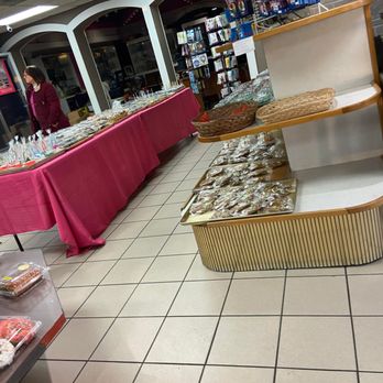 HERMANS BAKERY AND CATERING - Updated December 2025 - 152 Photos & 90 ...