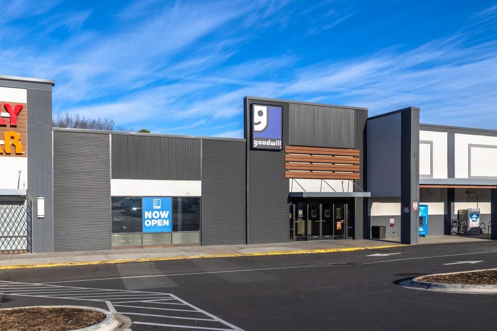 GOODWILL - WENDOVER RD - Updated December 2025 - 20 Photos - 921 N ...