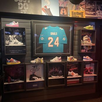 GRAILS MIAMI - RESTAURANT & SPORTS BAR - Updated August 2025 - 1416 ...