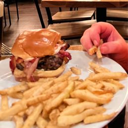 MAX LAGER’S WOOD-FIRED GRILL & BREWERY - Updated December 2025 - 784 ...