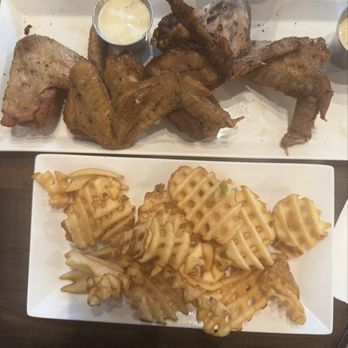 DA BURGER WING HUB - Updated March 2025 - 384 Photos & 148 Reviews - 93 ...