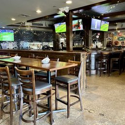 WARREN’S ALE HOUSE - Updated December 2025 - 289 Photos & 444 Reviews ...