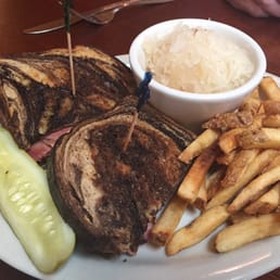 WHISTLE STOP ALE HOUSE - Updated October 2025 - 372 Photos & 502 ...