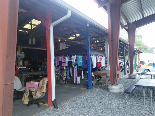 SMILEY’S FLEA MARKET - Updated May 2024 - 18 Photos & 12 Reviews - 6717 ...