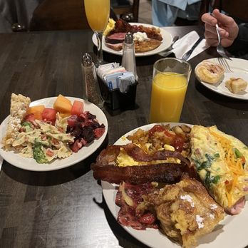 WOLF’S DEN - Updated December 2024 - 60 Photos & 38 Reviews - 617 Wolf ...