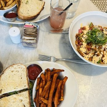 WHITE MAPLE CAFÉ - Updated September 2024 - 500 Photos & 388 Reviews ...