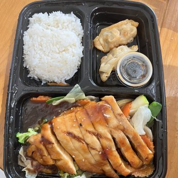 KOON MANEE THAI AND SUSHI RESTAURANT - Updated August 2024 - 205 Photos ...