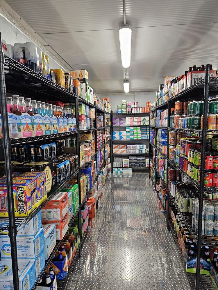 WALK IN BEER & SMOKE - Updated October 2025 - 25 Photos - 352 Montauk ...