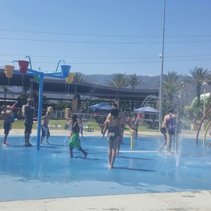 FONTANA PARK AQUATIC CENTER - 40 Photos & 46 Reviews - 15610 Summit Ave ...