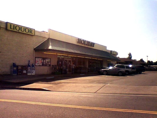 HOLIDAY MARKET - Updated December 2025 - 16 Photos & 40 Reviews - 3055 ...