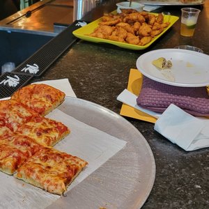 MAXI’S PIZZA, SUBS AND BAR - Updated July 2025 - 33 Photos & 97 Reviews ...