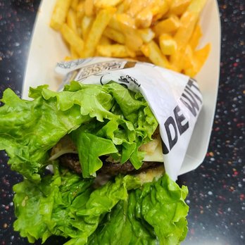 JUNIOR COLOMBIAN BURGER - Updated October 2025 - 240 Photos & 229 ...