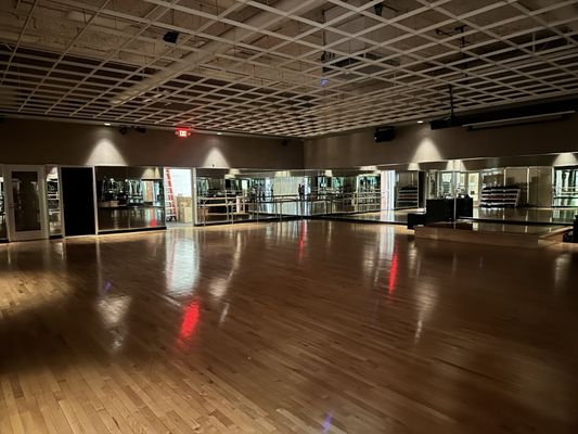 LIFE TIME - Updated January 2026 - 170 Photos & 297 Reviews - 381 E ...