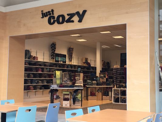 THE MAINE MALL - 95 Photos & 50 Reviews - Shopping Centers - 364 Maine ...