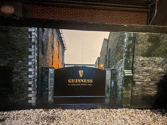 THE AULD TRIANGLE - Updated December 2025 - 40 Photos & 47 Reviews ...