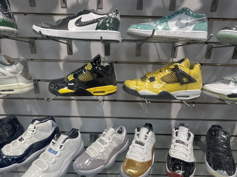 ORIGINAL GRAIL - Updated October 2025 - 12 Photos - 98 - 1005 Moanalua ...