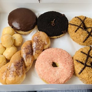 GLAZE’N DAZE DONUTS - 240 Photos & 141 Reviews - Donuts - 39 Greenville Ave, Johnston, RI ...