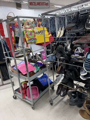 VILLAGE DISCOUNT OUTLET - Updated October 2025 - 21 Photos & 101 ...