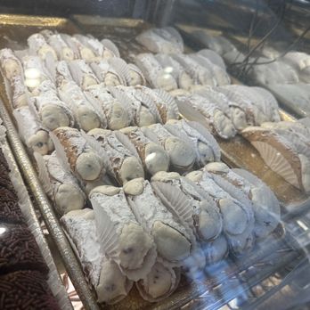 B & W BAKERY - Updated November 2024 - 341 Photos & 329 Reviews - 614 ...