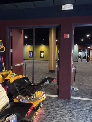 SHOWCASE CINEMA DE LUX RANDOLPH - Updated December 2025 - 55 Photos ...