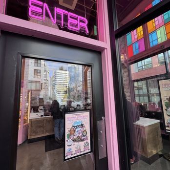 VOODOO DOUGHNUT - Updated May 2025 - 219 Photos & 73 Reviews - 1201 ...