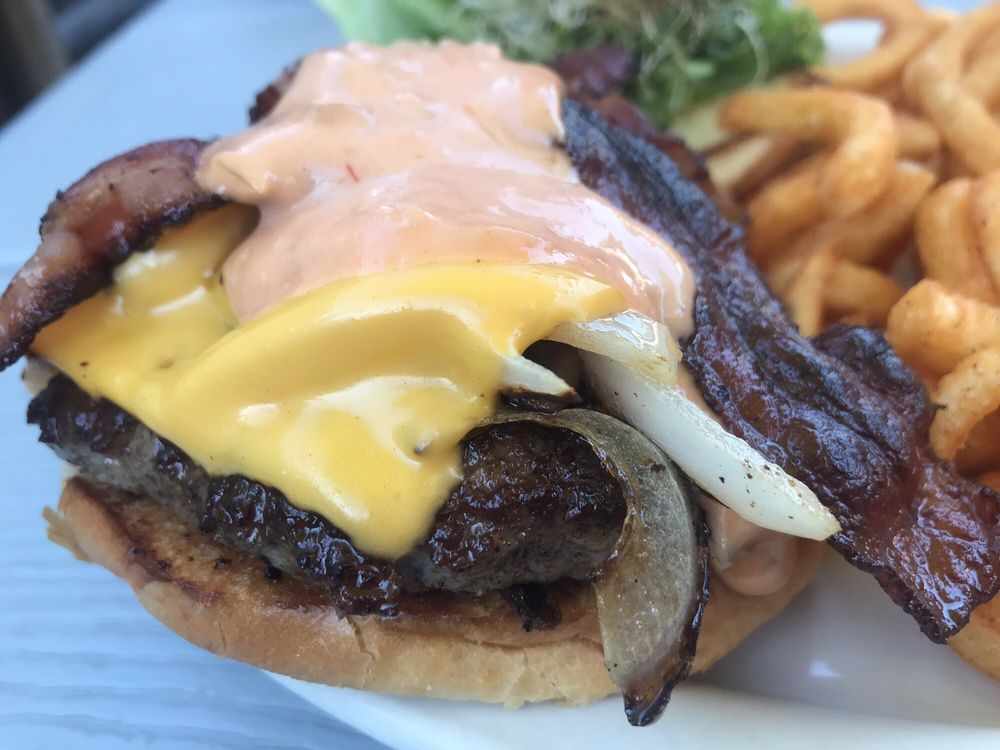 CUZZY’S BAR & GRILL - 82 Photos & 138 Reviews - Dive Bars - 507 ...