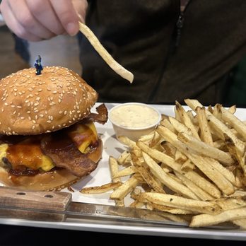 BOXING DONKEY IRISH PUB - Updated January 2025 - 340 Photos & 421 ...