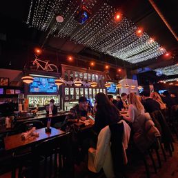 FOX ON JOHN - Updated March 2025 - 438 Photos & 211 Reviews - 106 John ...